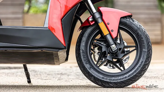 Simple One electric scooter: First Ride Review - BikeWale