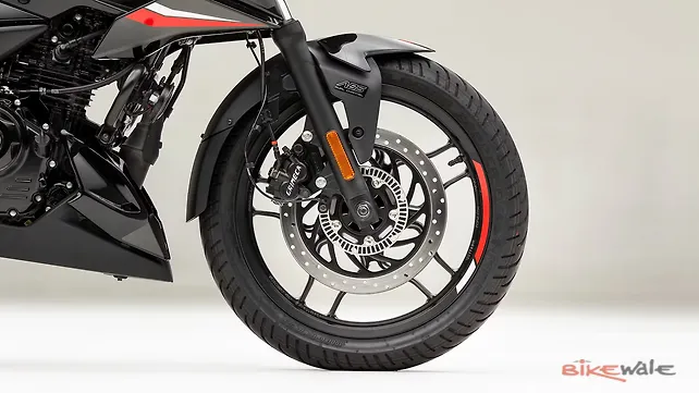 Bajaj Pulsar N160 Price - Mileage, Images, Colours | BikeWale