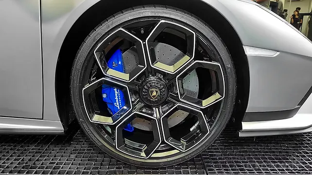 Lamborghini Huracan Tecnica launched – Now in pictures - CarWale