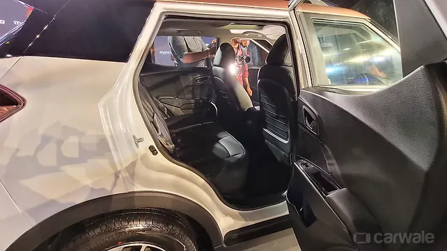 Mahindra XUV400 First Look - CarWale