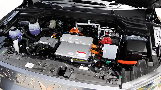 Mahindra XUV 400 First Drive Review - CarWale