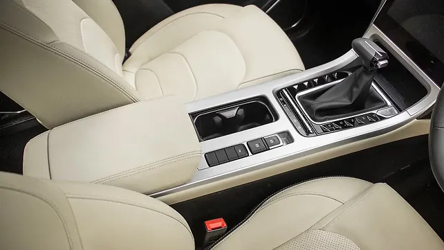 MG Hector Price - Images, Colours & Reviews - CarWale