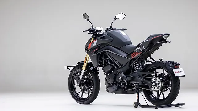 Keeway K300 N Left Front Three Quarter Image - BikeWale