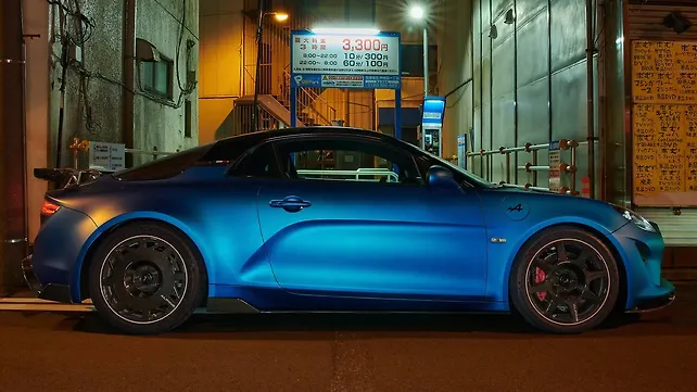 Alpine A110 R revealed as lightweight track-focused version - CarWale