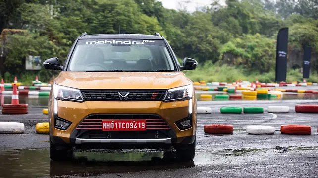 Mahindra XUV300 TurboSport Price - Images, Colors & Reviews - CarWale