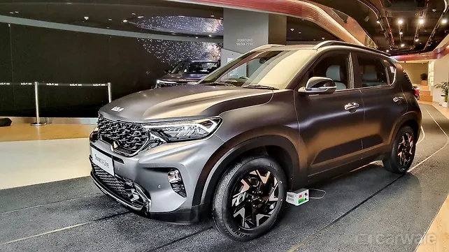 Kia Sonet X-Line 1.0 TGDi First Look - CarWale