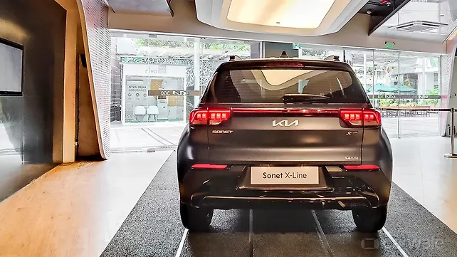 Kia Sonet X-Line 1.0 TGDi First Look - CarWale