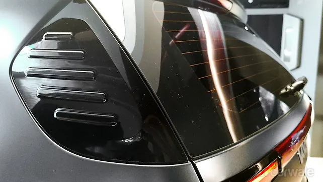 Kia Sonet X-Line 1.0 TGDi First Look - CarWale