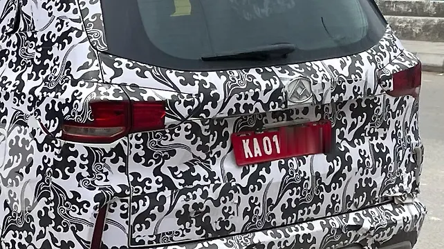 MG Gloster’s Australian twin, LDV D90 spied testing in India - CarWale