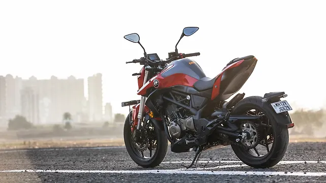 QJ Motor SRK 400 Front Fairing Image - BikeWale