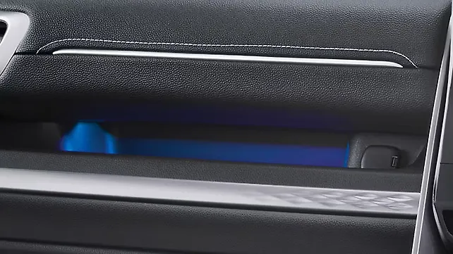 Toyota Innova Zenix Hybrid unveiled – Now in pictures - CarWale