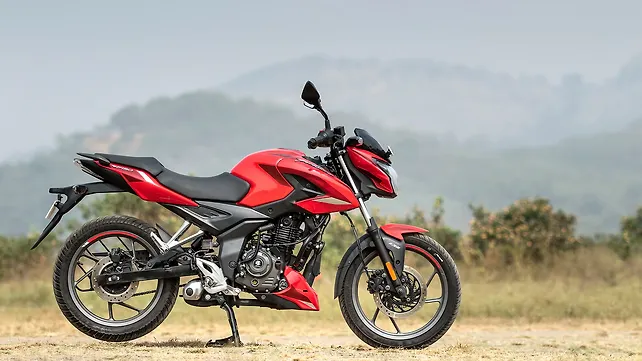 Bajaj Pulsar P150 Right Front Three Quarter Image - BikeWale