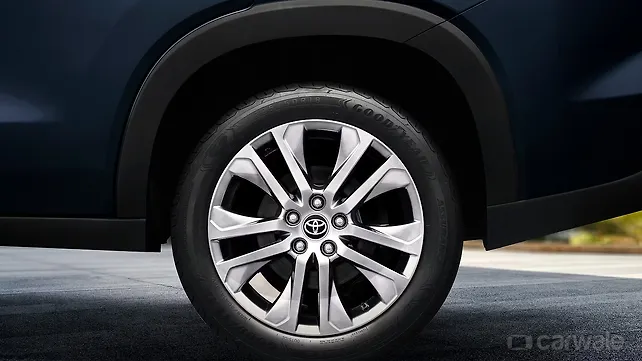 Toyota Innova Hycross showcased: Now in pictures - CarWale