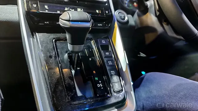 Toyota Innova Hycross ZX (O) Hybrid First Look - CarWale