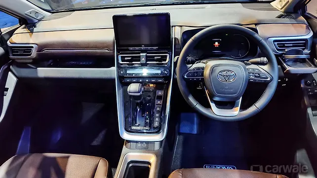 Toyota Innova Hycross ZX (O) Hybrid First Look - CarWale