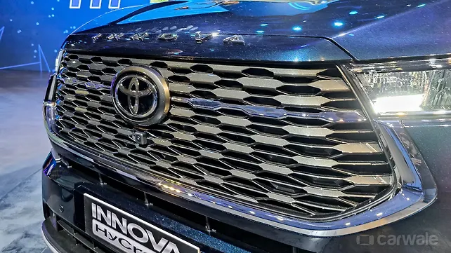 Toyota Innova Hycross ZX (O) Hybrid First Look - CarWale