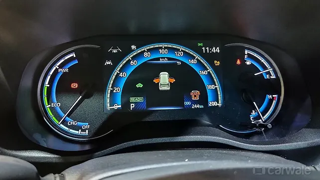 Toyota Innova Hycross ZX (O) Hybrid First Look - CarWale