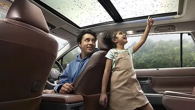 Toyota Innova HyCross – Top 5 interior highlights - CarWale