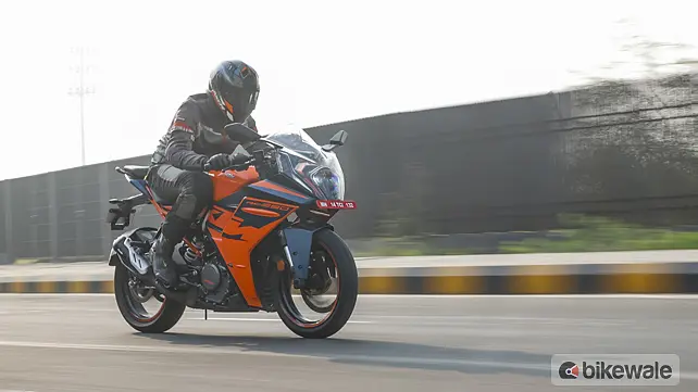 KTM RC 390 vs Keeway K300 R: Comparison Test Review - BikeWale KTM RC 390 vs Keeway K300 R: Comparison Test Review - BikeWale