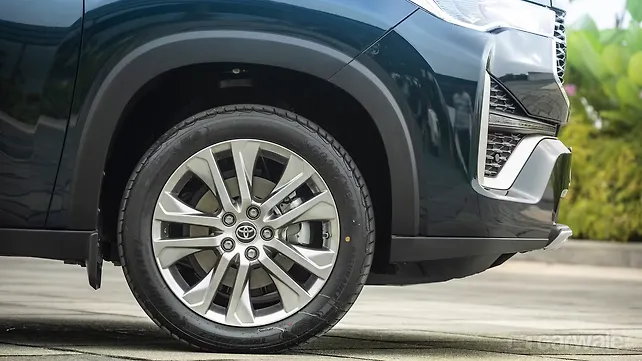 Toyota Innova Hycross First Drive Review - CarWale