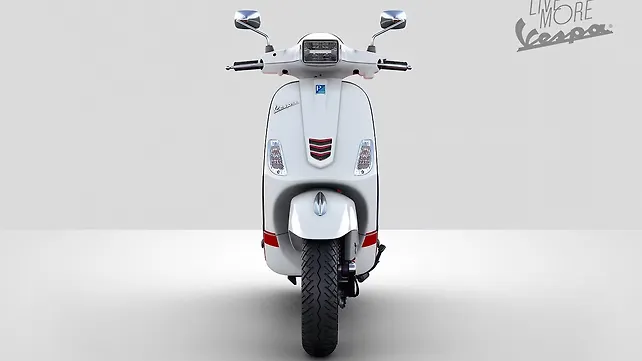 Vespa SXL 150 Right Side View Image - BikeWale