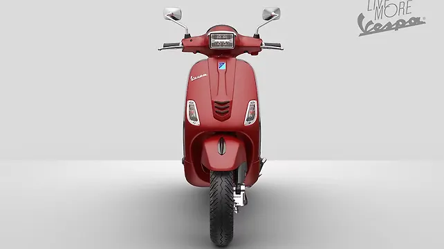 Vespa SXL 150 Left Front Three Quarter Image - BikeWale