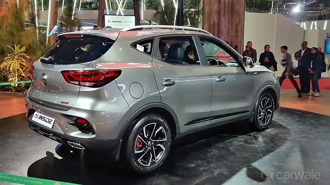 Auto Expo 2023: MG Astor showcased in a new colour - CarWale