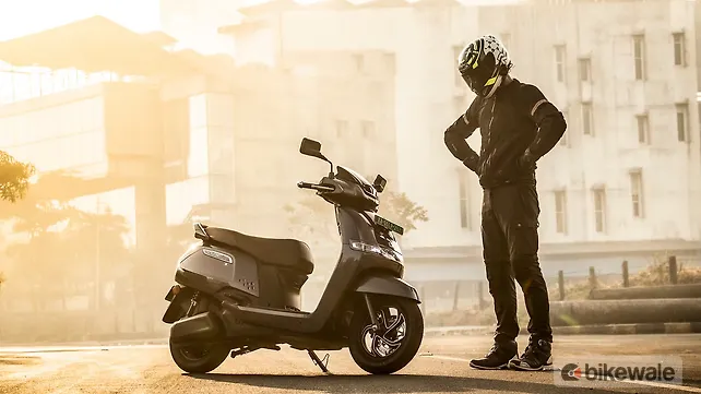TVS iQube 360 view - BikeWale