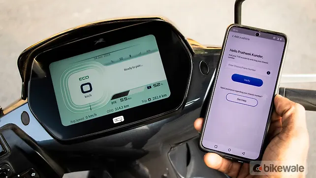 TVS iQube 360 view - BikeWale