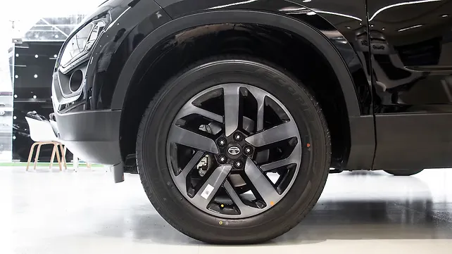 Tata Harrier Red Dark Edition - Now in Pictures - CarWale