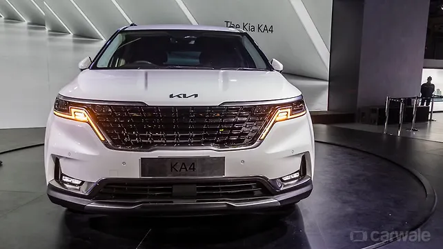 Kia KA4 (Carnival) First Look - CarWale