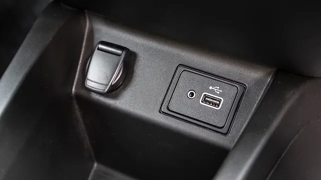 Renault Kwid Price - Images, Colours & Reviews - CarWale