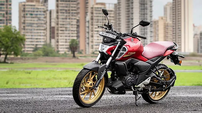 Yamaha FZS Fi V4 Left Front Three Quarter Image - BikeWale