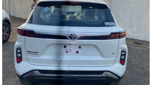 Toyota Urban Cruiser Hyryder CNG variant arrives at dealerships - CarWale