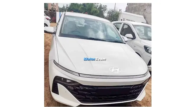 New Hyundai Verna reaches dealerships ahead of launch - CarWale