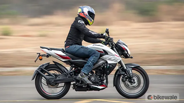 Bajaj Pulsar NS200 Price - Mileage, Images, Colours | BikeWale