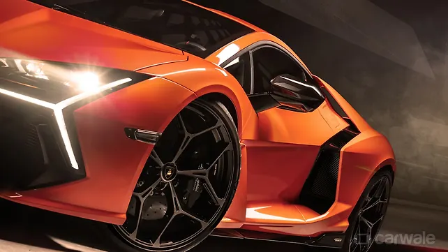 The new Lamborghini Revuelto: Top 3 Highlights - CarWale