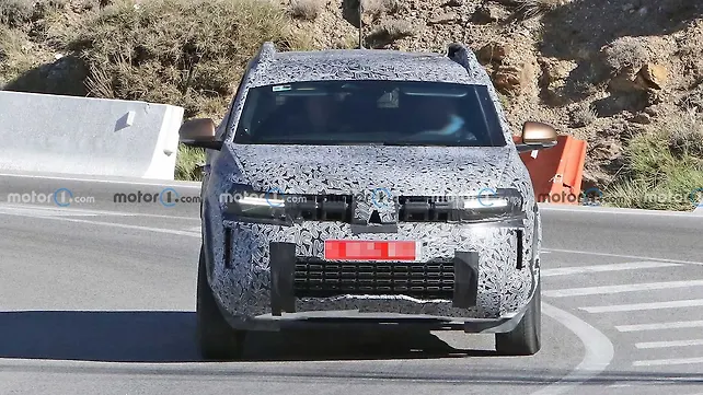 India-bound next-gen Renault Duster spied on test - CarWale