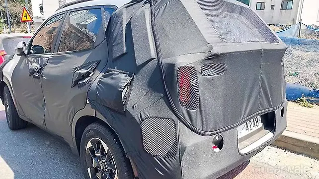 Kia Sonet facelift spotted testing; India launch later this year - CarWale