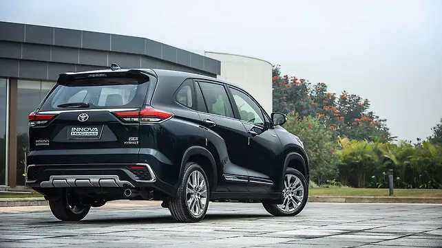 Toyota Innova Hycross top variant bookings paused - CarWale