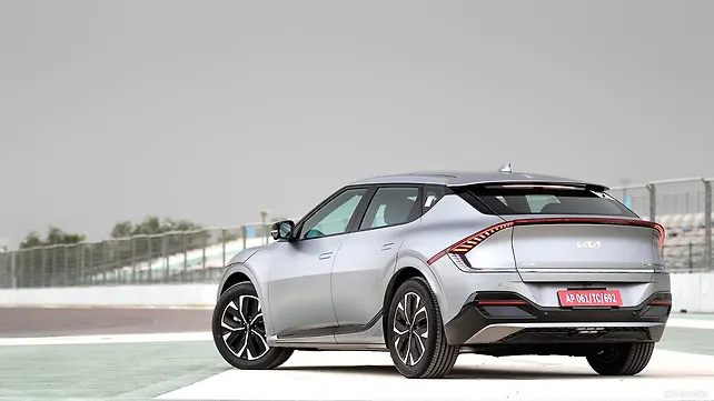 किआ EV6 के 432 यूनिट्स भारत में हुए डिलिवर - CarWale
