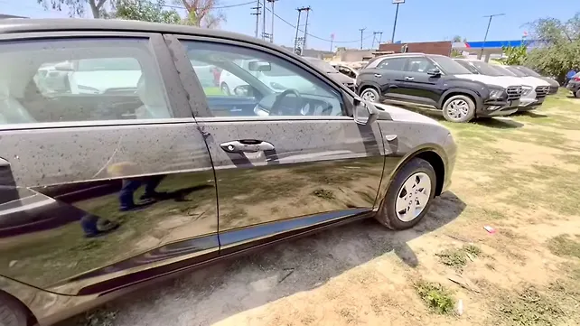 Hyundai Verna base EX variant arrives at dealerships in India - CarWale