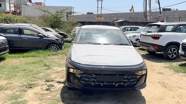 Hyundai Verna base EX variant arrives at dealerships in India - CarWale