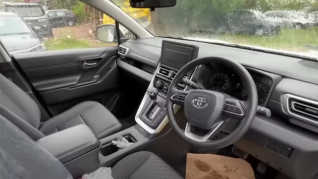 Toyota Innova Hycross base variant reaches dealerships - CarWale