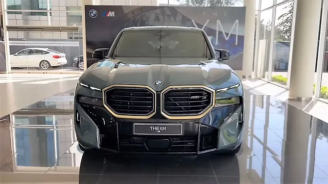 BMW XM starts arriving at dealerships across India - CarWale