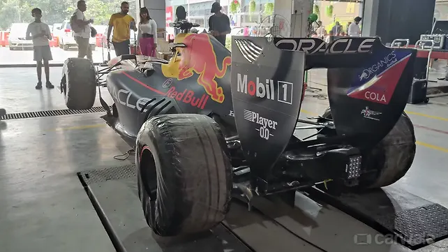 Up close and personal with the Red Bull RB7 - CarWale