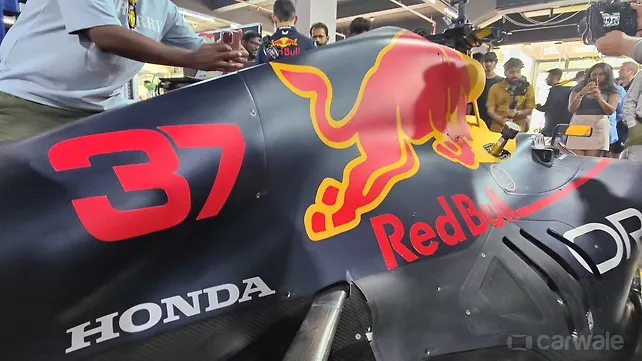 Up close and personal with the Red Bull RB7 - CarWale