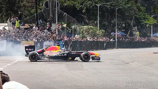 Up close and personal with the Red Bull RB7 - CarWale
