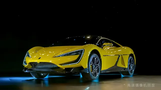 BYD showcases a new electric supercar that can run on three wheels ...