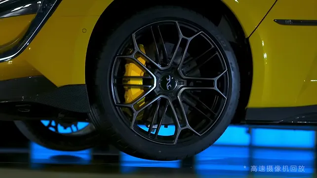 BYD showcases a new electric supercar that can run on three wheels ...